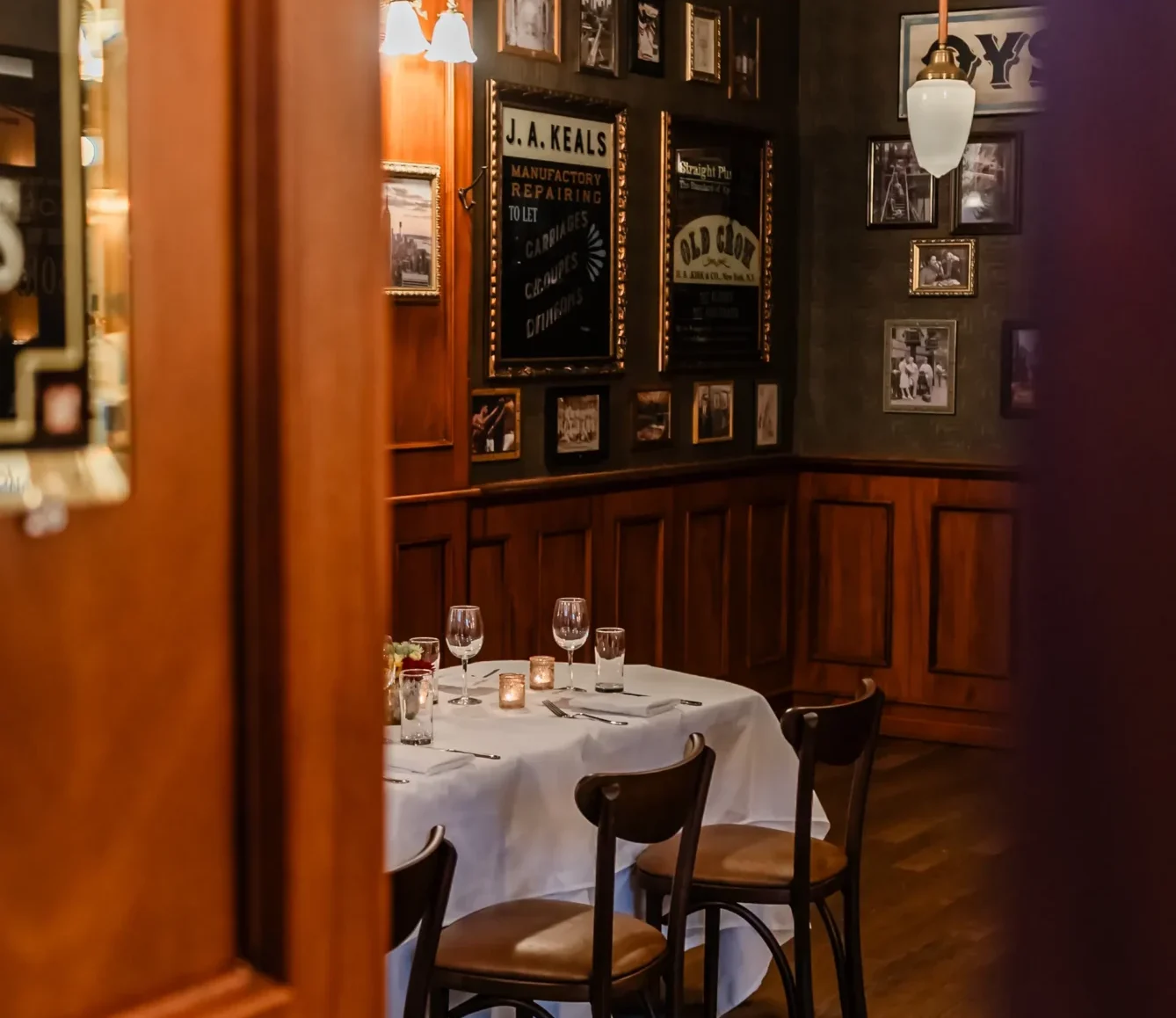 Winter in New York | Cozy Dining at P.J. Clarke’s